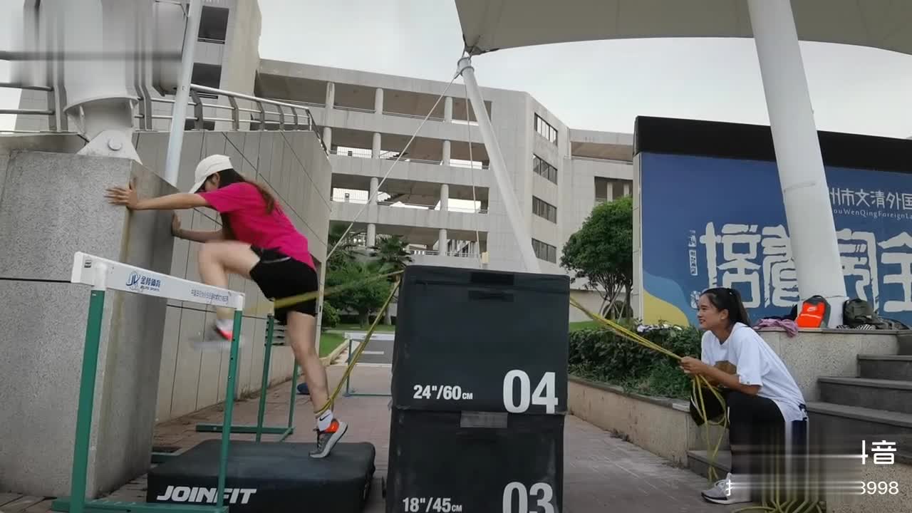 跨栏选手,来拿辅助视频了。体育生跨栏 跨栏训练方法