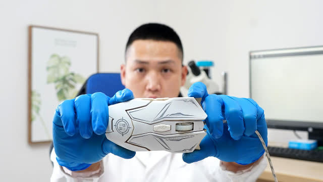 听说鼠标比马桶还脏?两者放大1500倍对比,看完难受极了