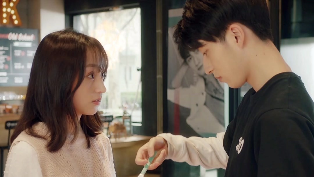 《他的微笑》ng名场面:肖迟甜宠式喂千鸟吃西瓜,甜~