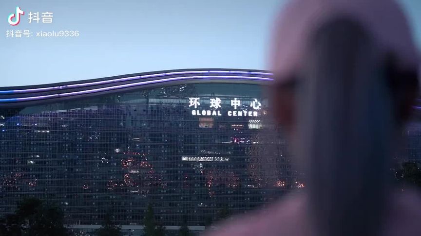 和你一起撑过的雨伞还在包里,坏了,不知道去哪里修