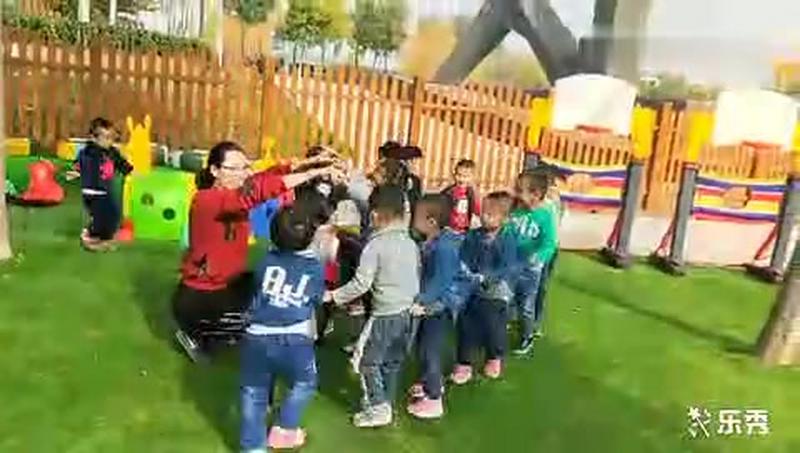 新六艺学堂蒙学宝宝幼儿园户外游戏