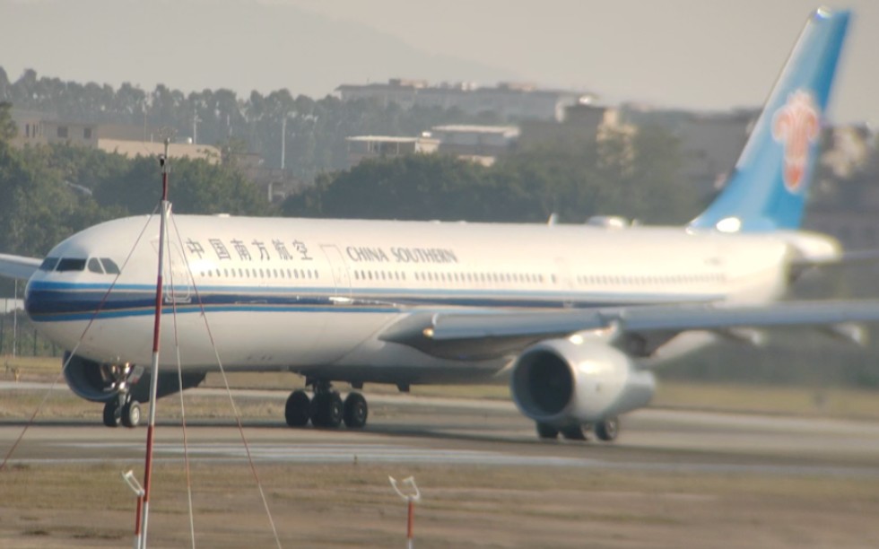 ...南方航空空中客车A330-343(CZ383)广州白云国际机场01跑道起飞离场