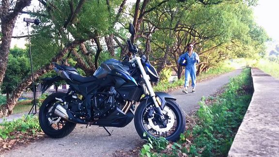 你心目中的女骑长什么样?#女骑 #无极500r #骑帅不骑快