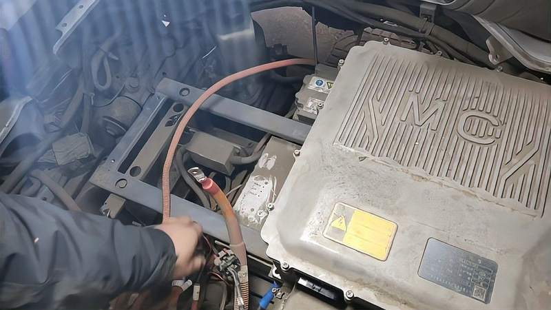 电动汽车电机控制器内部长什么样样?