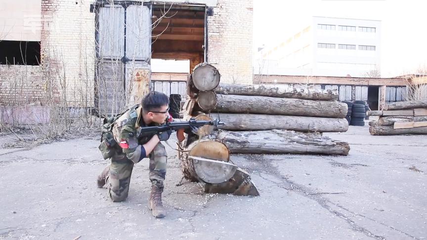 史上最强真人CS,特种兵教你使用AK步枪的战术秘诀