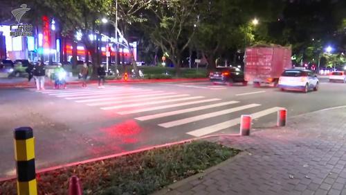 深圳上新人行横道“黑科技”,一招提升夜间出行安全