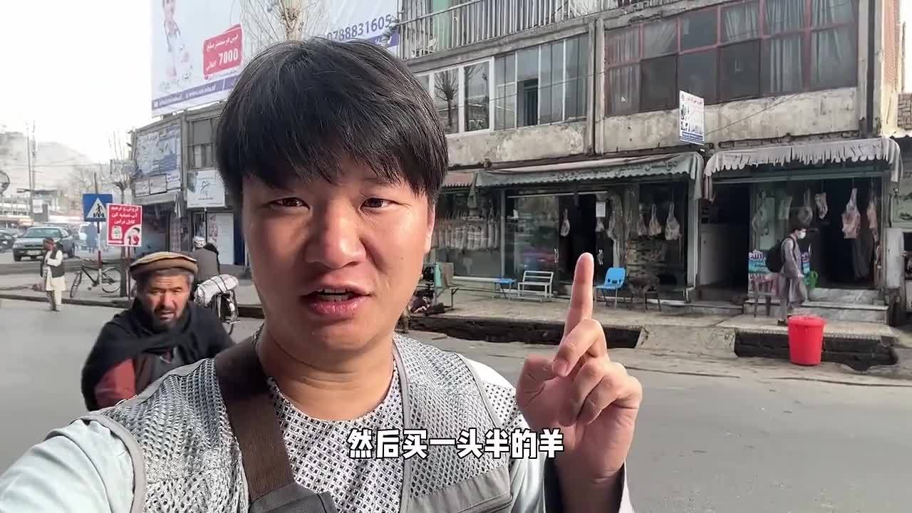 以前学校只有4个帐篷,现在学校这么完美,有更多的学生想来上学