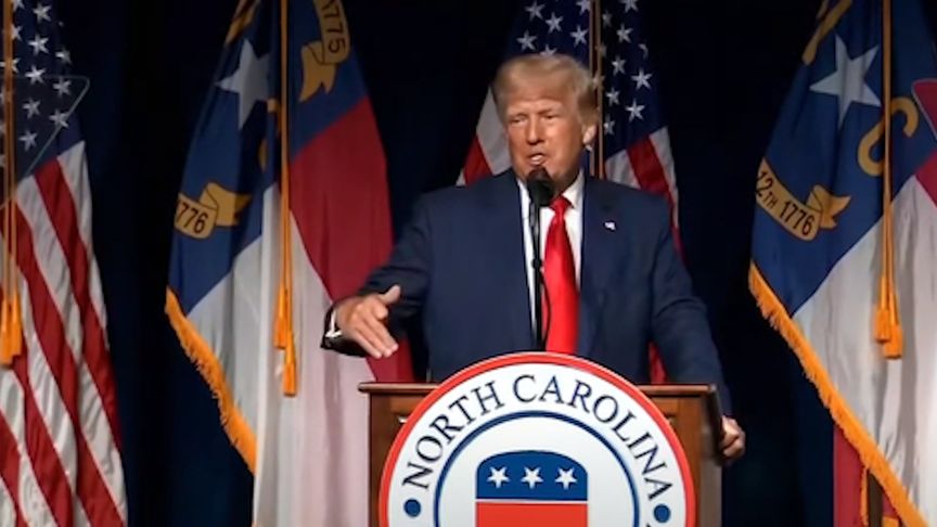 特朗普时隔数月首次公开演讲,一出面要中国赔款10万亿美元