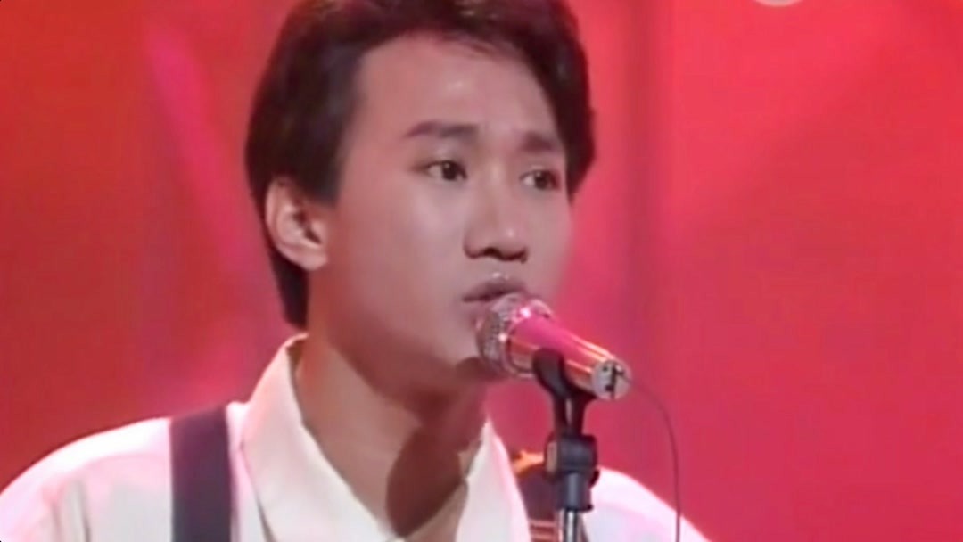 当年Beyond乐队上台领奖!黄家驹初露锋芒,演唱《真的爱你》!