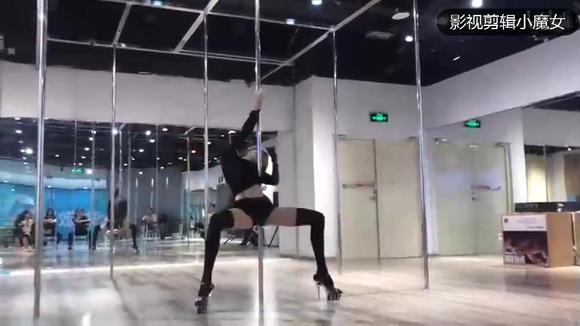 美女火辣钢管舞!这舞姿让人惊艳!