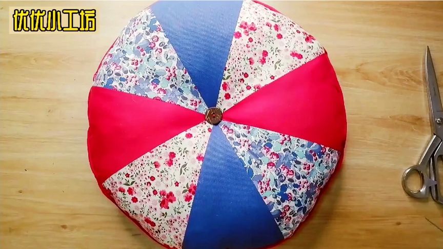旧衣服碎布头找出来,教你剪一剪改造成拼布抱枕,实用又美观