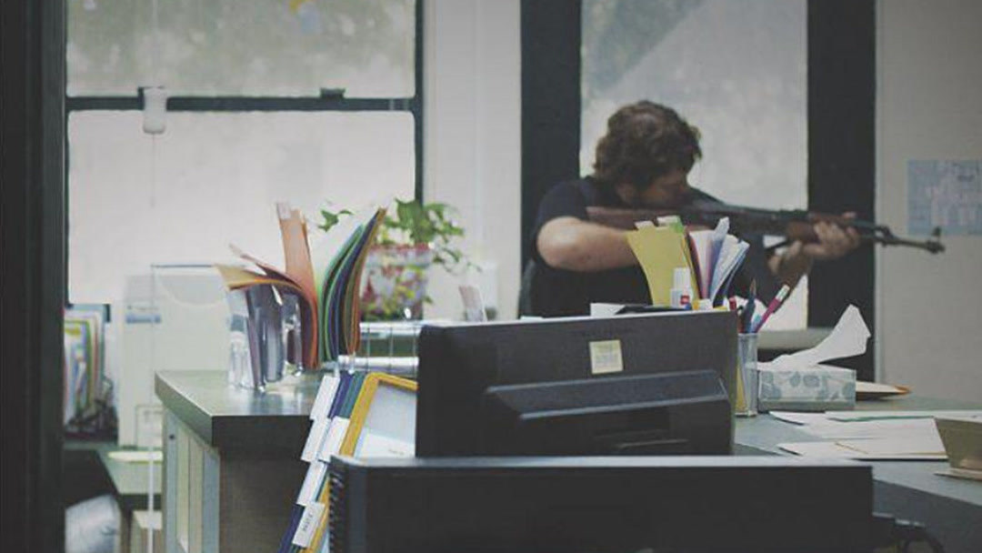 依据美国校园枪击案真实改编,全程看得十分紧张,奥斯卡提名短片