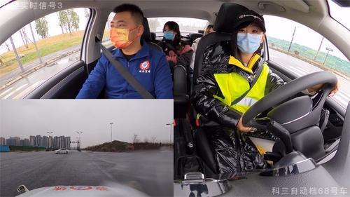 科目三自动档考试现场90后小姐姐考试一把过开的真稳