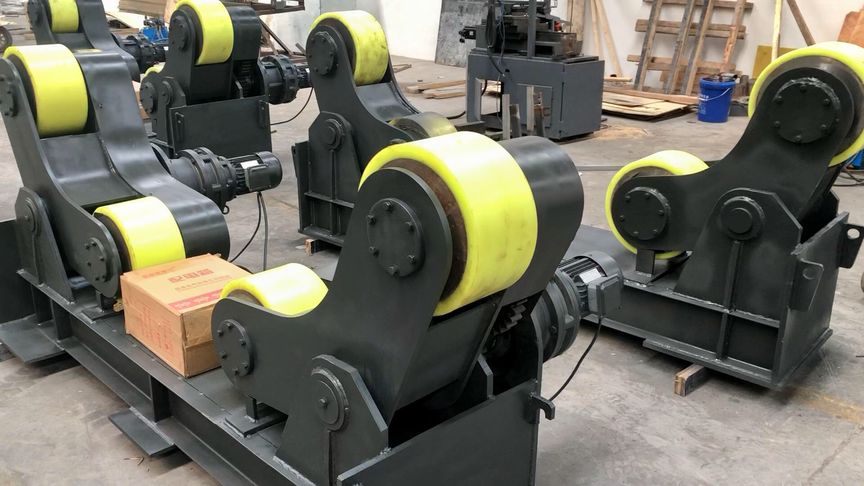 天这么热,焊接滚轮架也要出货,辛苦了弟兄们!