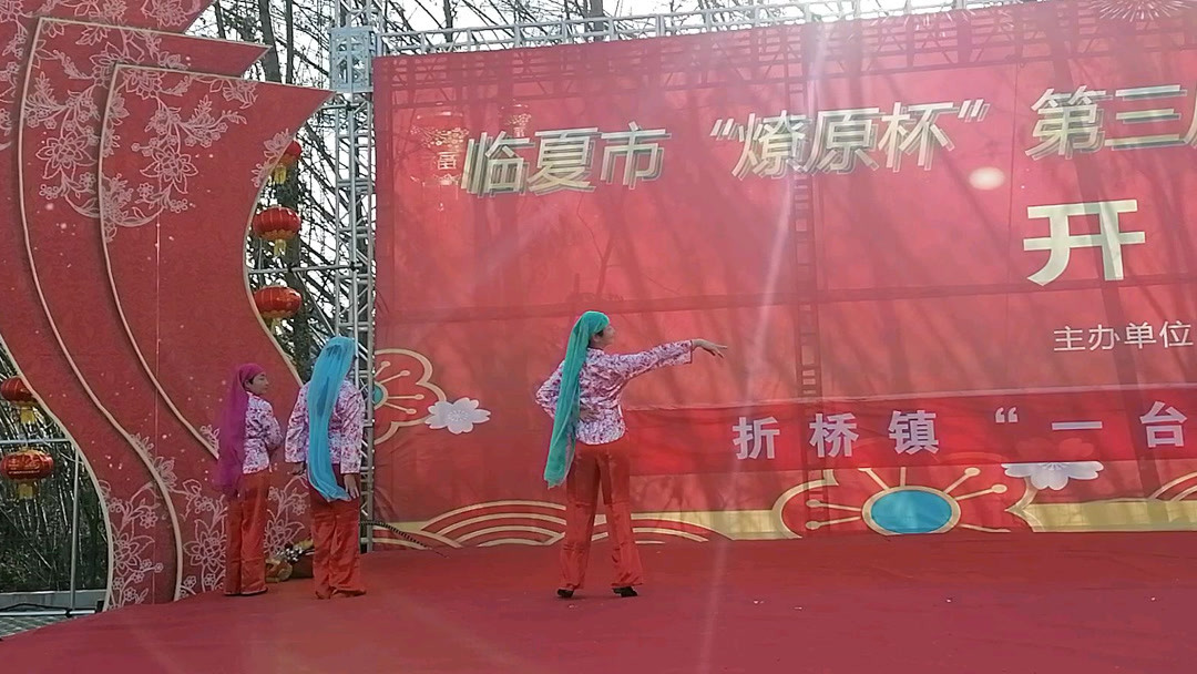 ...冬春季乡村文化旅游活动开幕式,春之韵舞蹈队演出节目“花儿与少年”