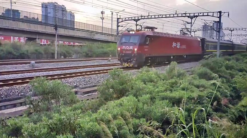 z286通过厢竹机位,和 的互拍#火车 #铁路