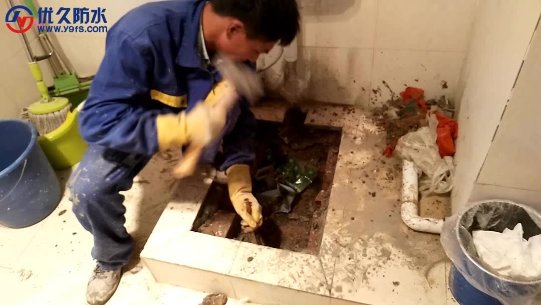 卫生间蹲坑安装 优久防水提供