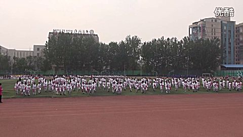 郑州中学第三附属小学中华响扇表演