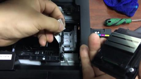 电源线一定要拨掉再操作 爱普生7710红色不出墨解决方案