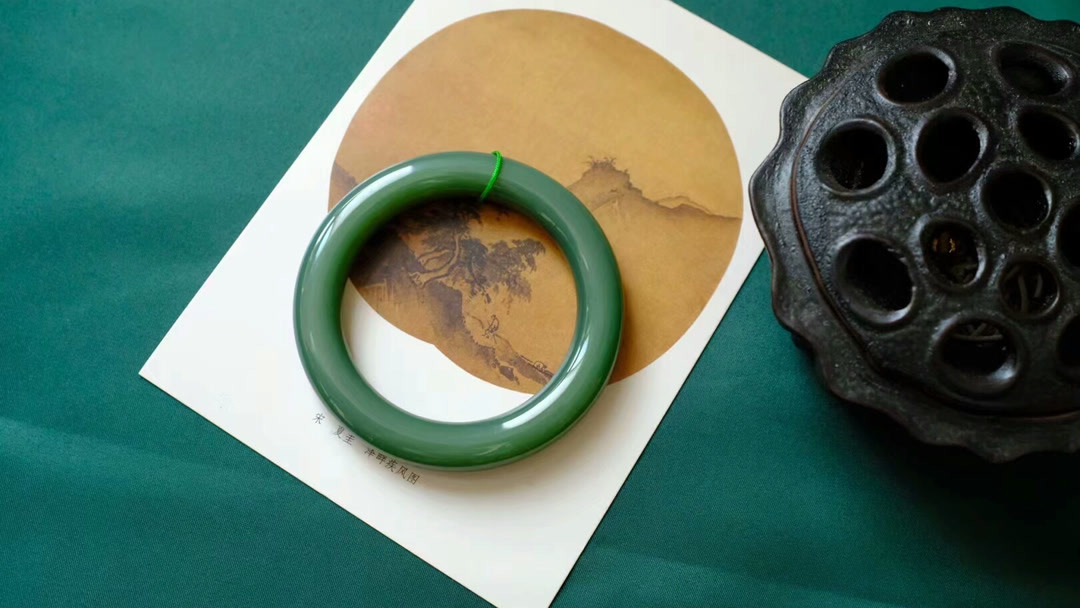 翡翠和玉有什么区别?是要翡翠还是玉,看看内行人怎么说!