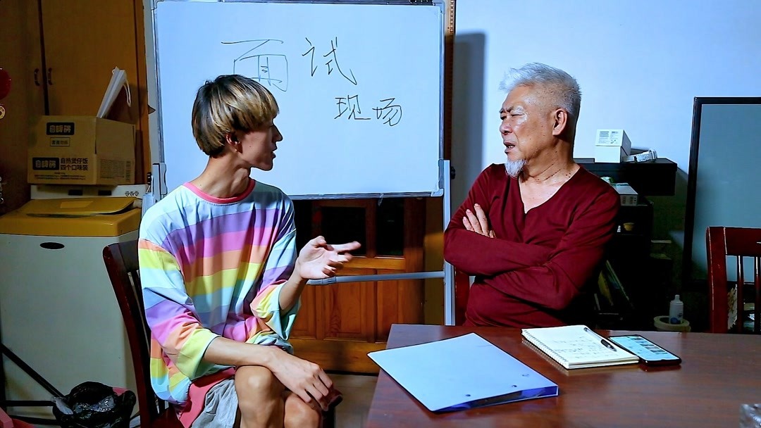 小伙来应聘,把老板气坏了,现在的年轻人怎么这样了