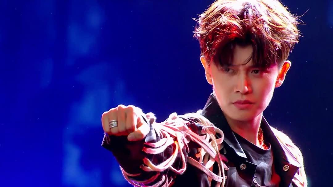 舞者:任嘉伦霸气劲舞嗨爆全场,为国超哥哥疯狂打call!