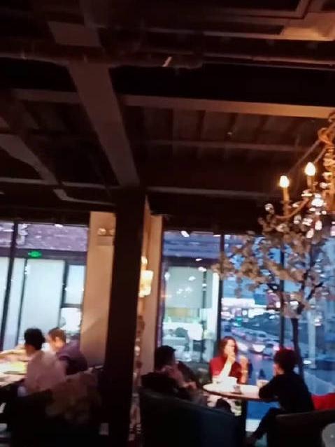 第一次进咖啡厅,如何跟服务员和谐尴聊