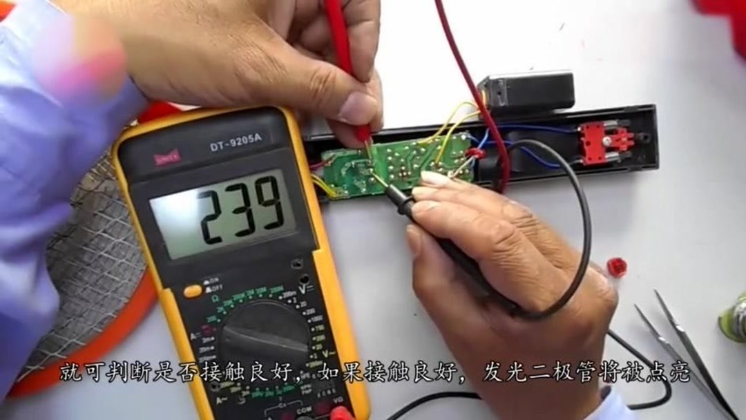 电蚊拍坏了先别急着扔,一般是这2个小毛病,在家轻松修好
