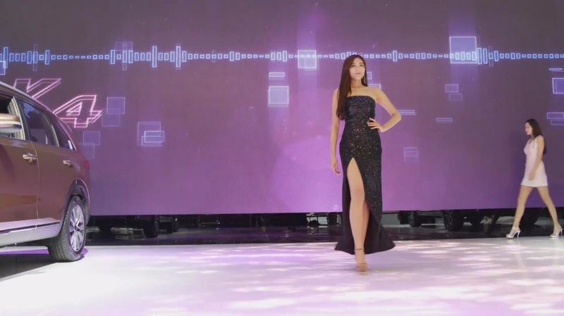 悦达起亚美女车模T台走秀,身材真好!