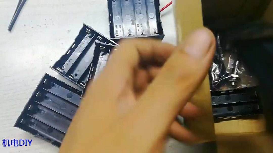 又买了一堆电池盒!爱好电子成本挺高啊