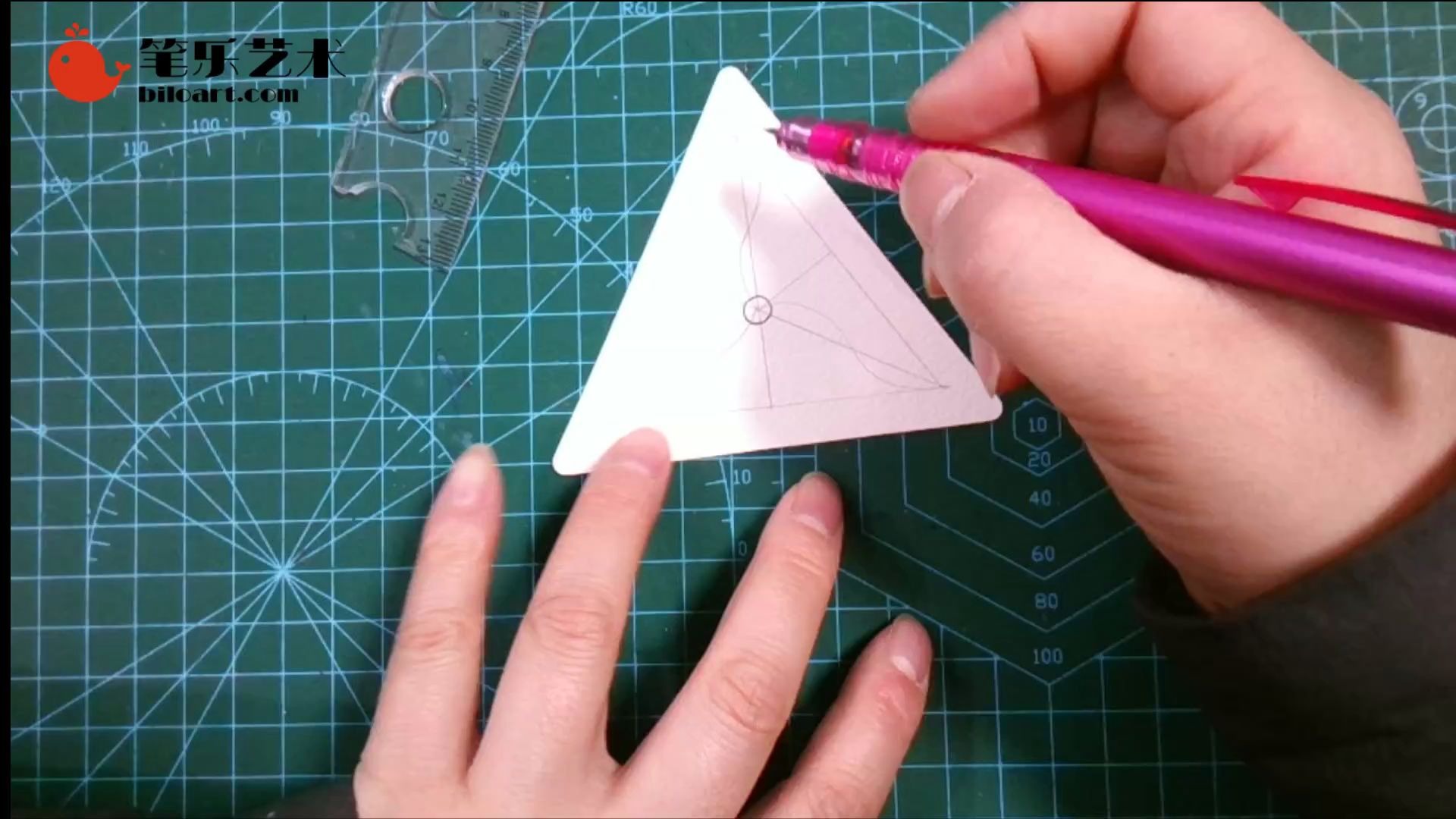 三角形-对称植物-禅绕画 零基础 新手入门禅绕画 线描画 静心禅绕