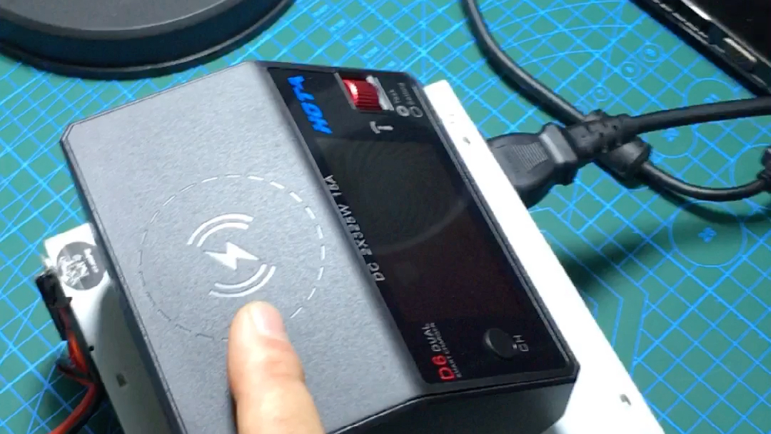 电脑电源改装成锂电池平衡充电器的适配器,用于航模,车船充电。