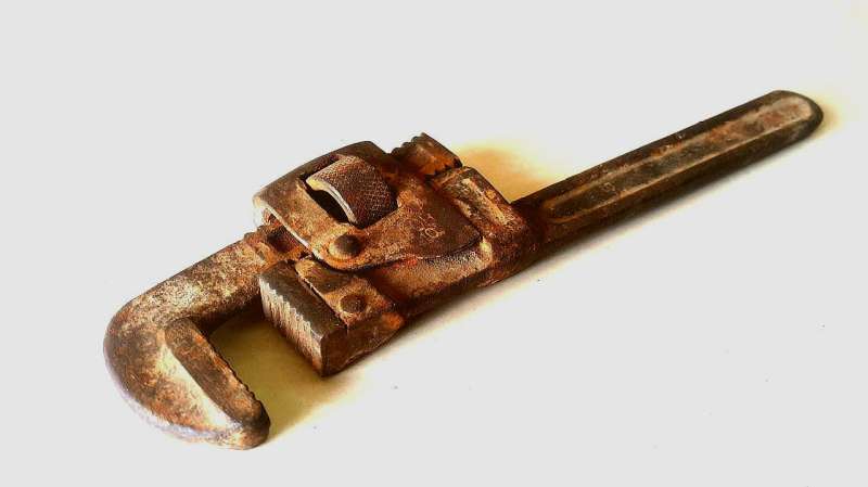 一把老式管钳,看牛人如何把他翻新,成品真是大开眼界