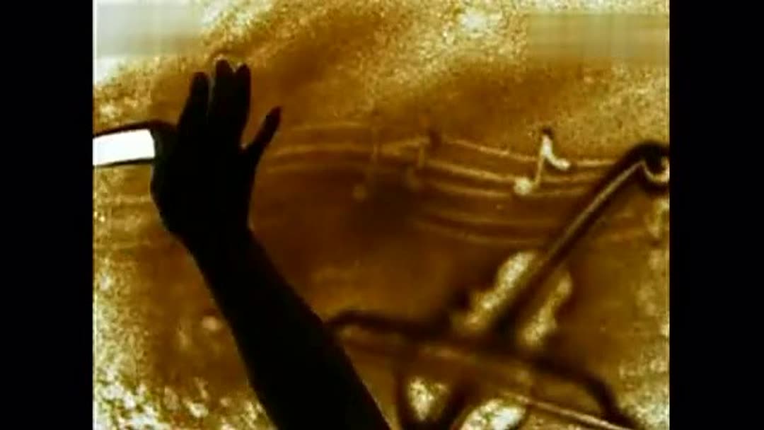 丈夫用沙画记录老婆从怀孕到分娩的全过程,感动