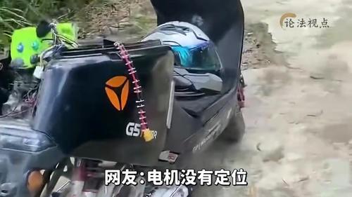 ...车来野外钓鱼,要回家时发现车胎和电池被偷了,网友:电机没有定位 (1)