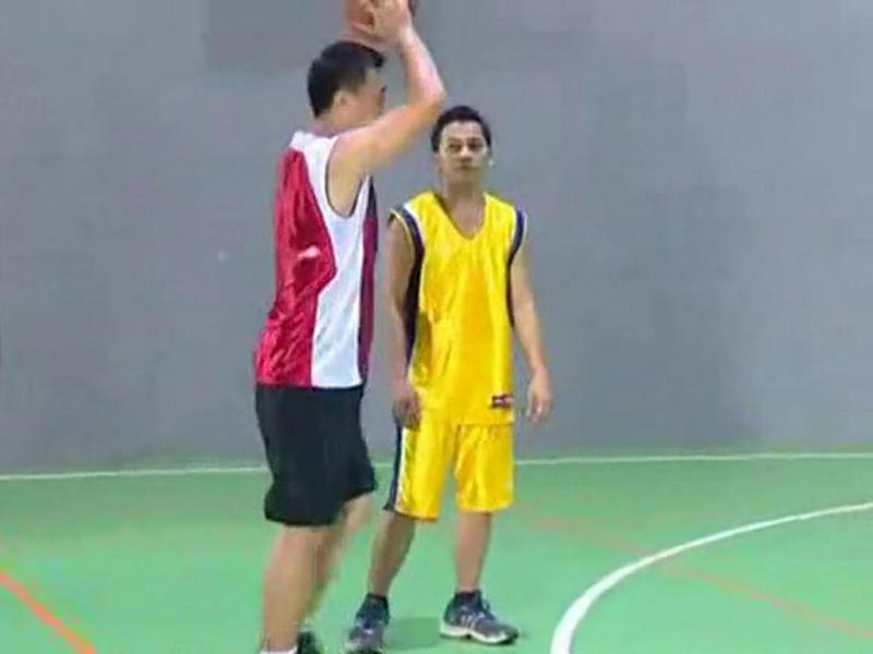 蓝球教学视频之80个人防守技巧 篮球过人教学