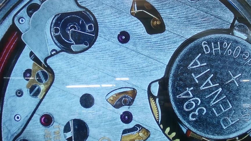 钟表维修其实和医生一样,讲究个望闻问切,不能随便动刀!