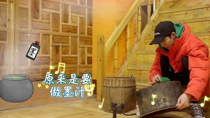 王源用黑锅和海绵,自制墨水和“毛笔”,太优秀了!