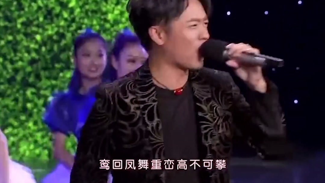 凤凰传奇是开挂了吧!2022一首歌一夜封神,短短几天播放就破亿!