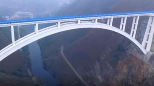 建桥工程又火了,用火箭射出世界级大桥,网友:厉害了