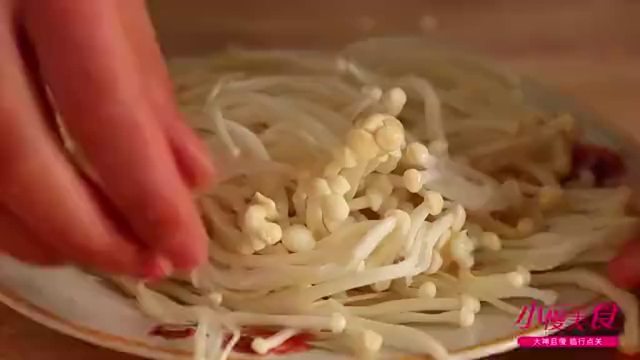 想吃蒜蓉金针菇的教你一招,做法简单详细,比烧烤摊的还好吃