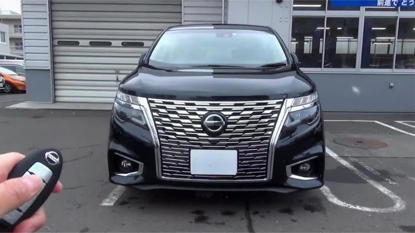 2020款日产ELGRAND商务车,按下钥匙车门...