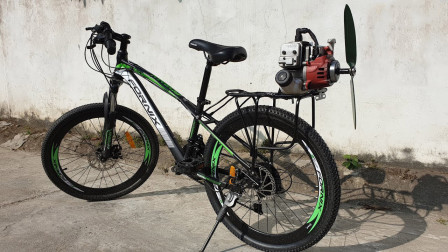 印度小哥将自行车改装成电动车,网友:"这个发明真实用"