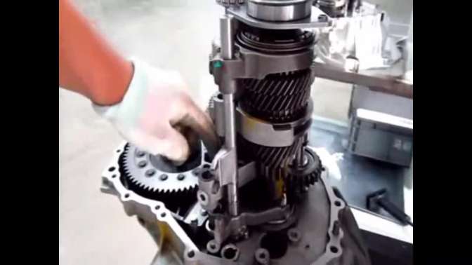 变速箱拆装视频(7)-换挡拨叉类组装