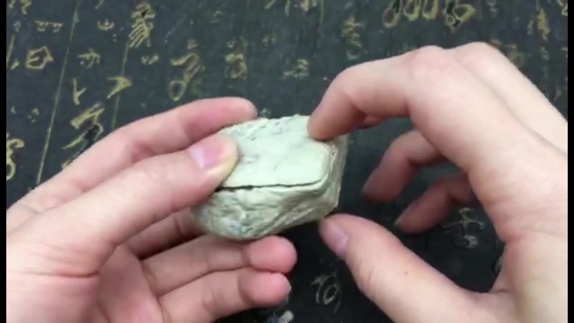 翡翠原石为什么那么贵为何一个小小的翡翠成品都那么值钱