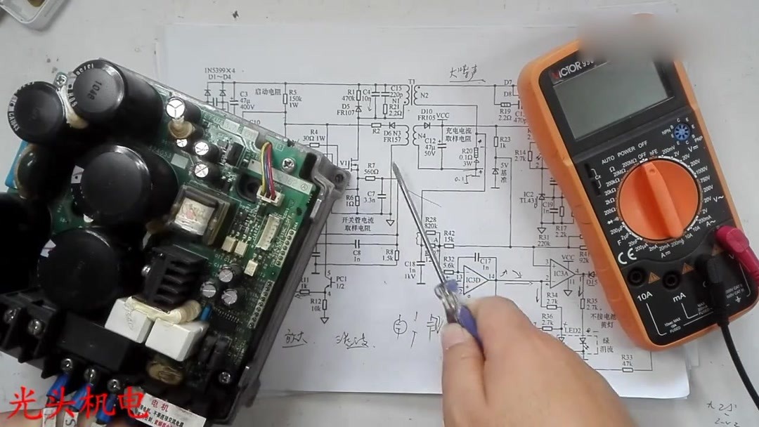 短接变频器中开关电源取样电阻?这种操作不可取,很容易烧坏设备
