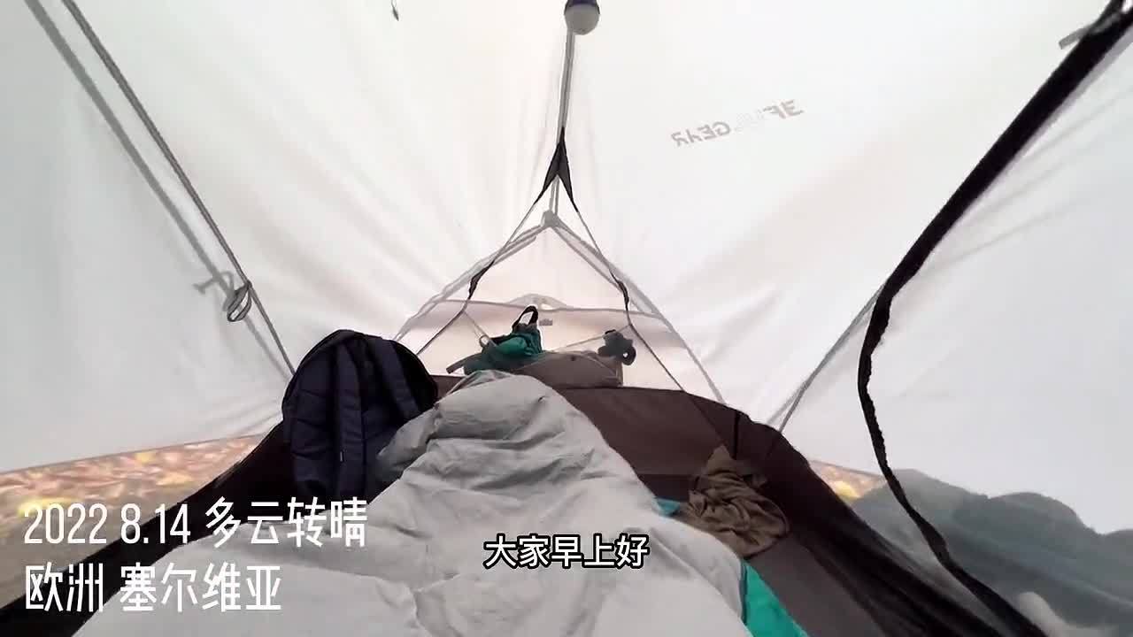 小伙骑车进村看景观,过路本地人热情讲解,塞尔维亚对中国人好!