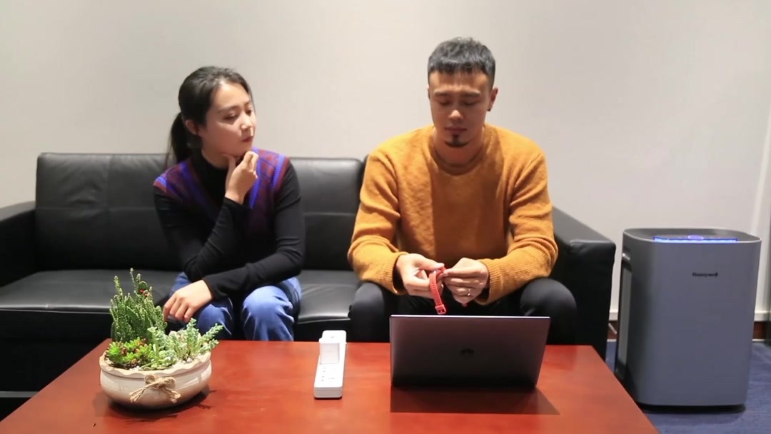 华为手环4 充电操作指导