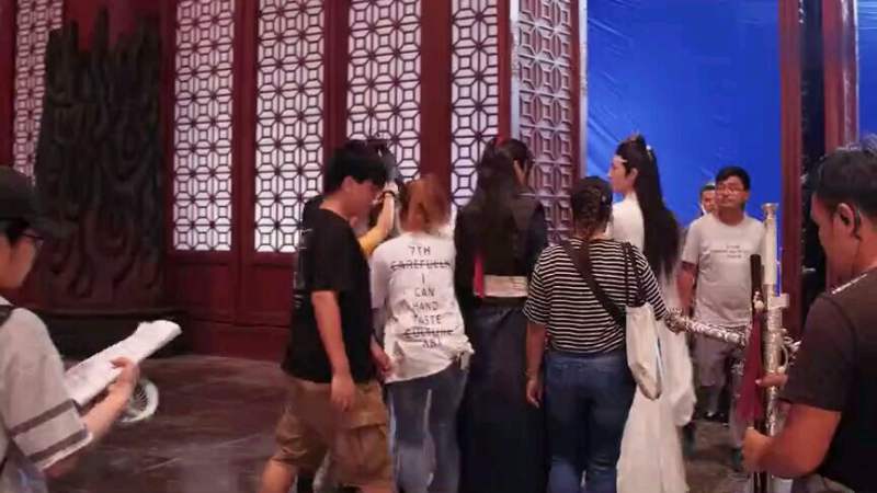 王一博和肖战片场互打日常