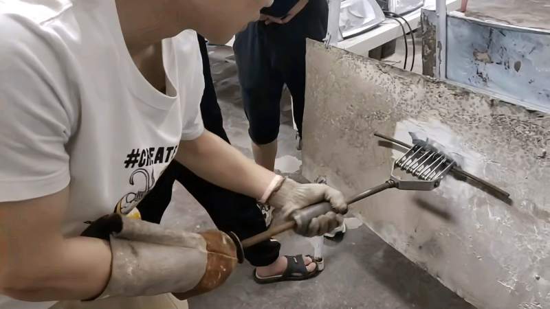 车门凹坑怎么用修复机拉回来,钣金修复方法
